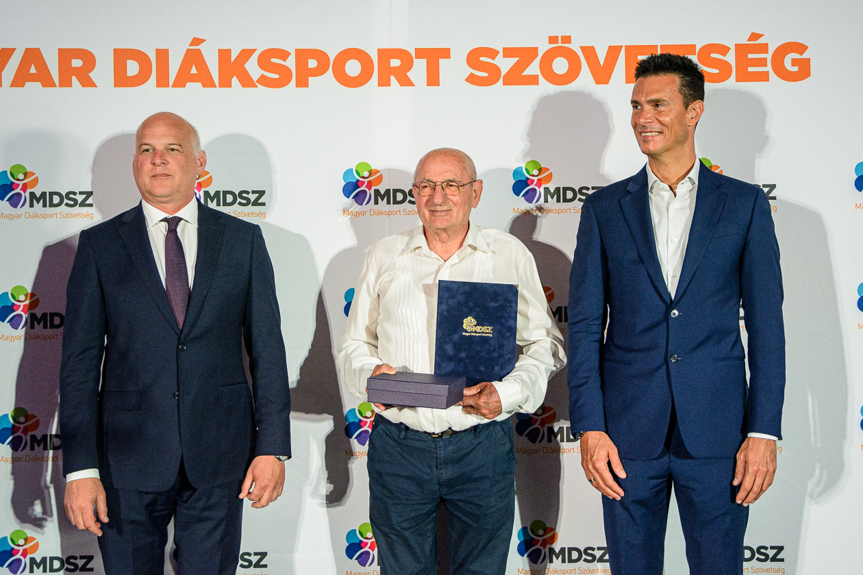 MDSZ | Pedagógusokat és iskolákat díjazott a Magyar Diáksport Szövetség