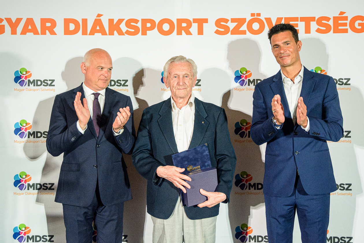 MDSZ | Pedagógusokat és iskolákat díjazott a Magyar Diáksport Szövetség