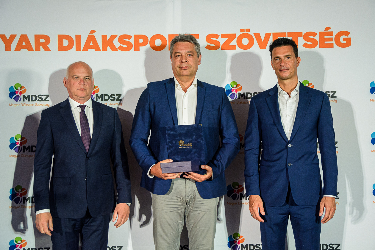 MDSZ | Pedagógusokat és iskolákat díjazott a Magyar Diáksport Szövetség