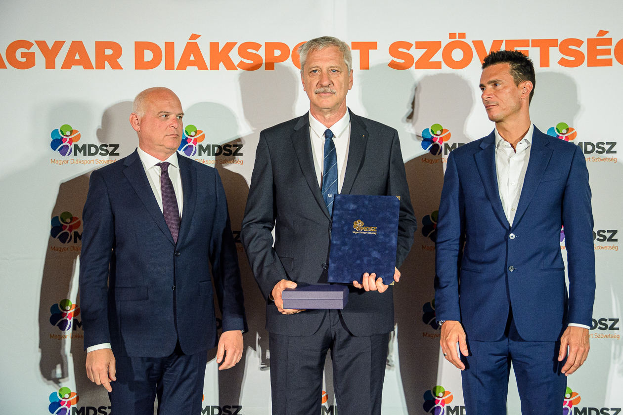 MDSZ | Pedagógusokat és iskolákat díjazott a Magyar Diáksport Szövetség