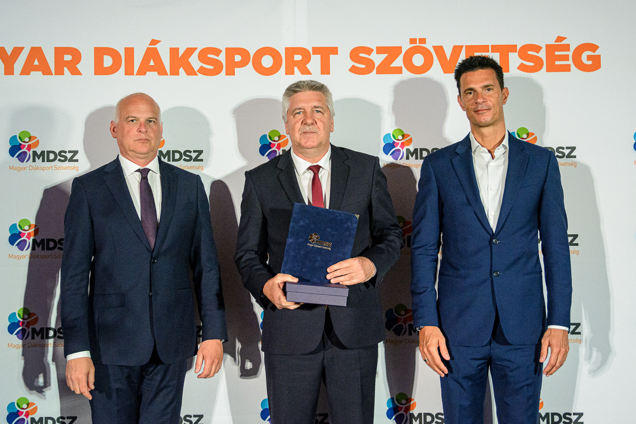 MDSZ | Pedagógusokat és iskolákat díjazott a Magyar Diáksport Szövetség