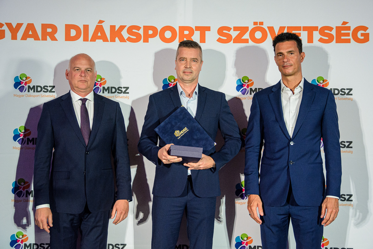 MDSZ | Pedagógusokat és iskolákat díjazott a Magyar Diáksport Szövetség